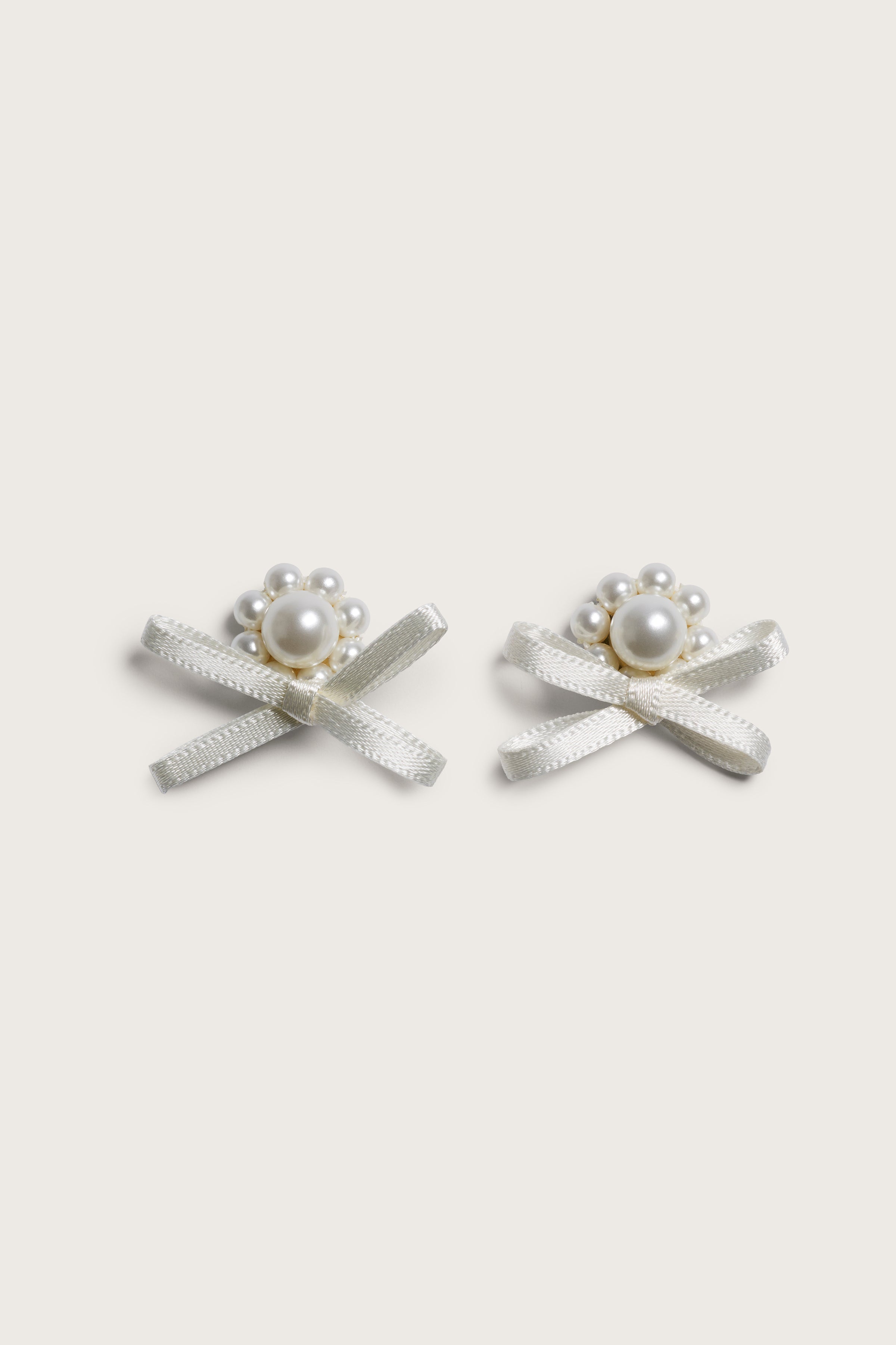 Petite Bow Daisy Stud Earrings – Simone Rocha